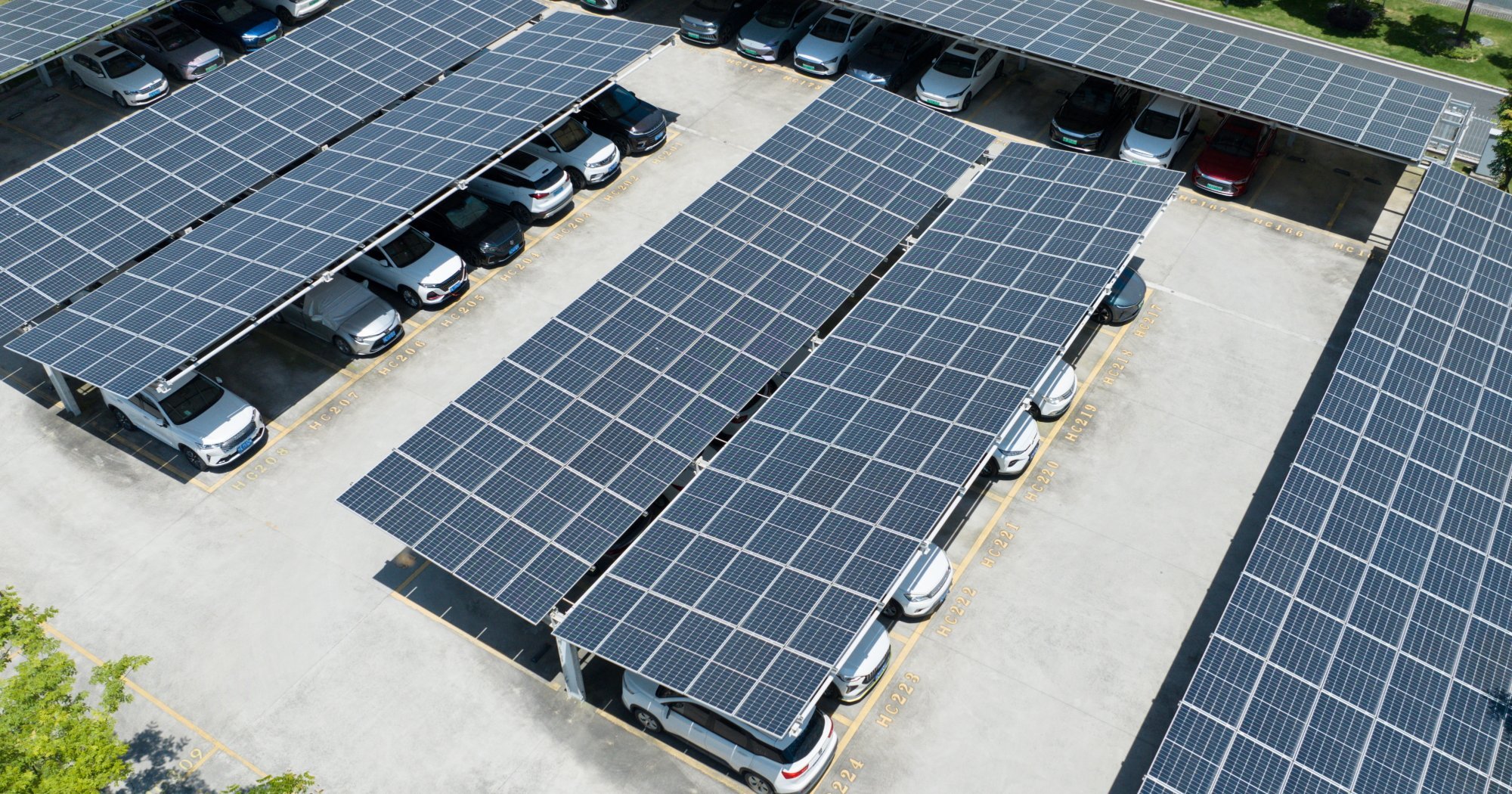 Solar-Carports für Unternehmen | IBC SOLAR